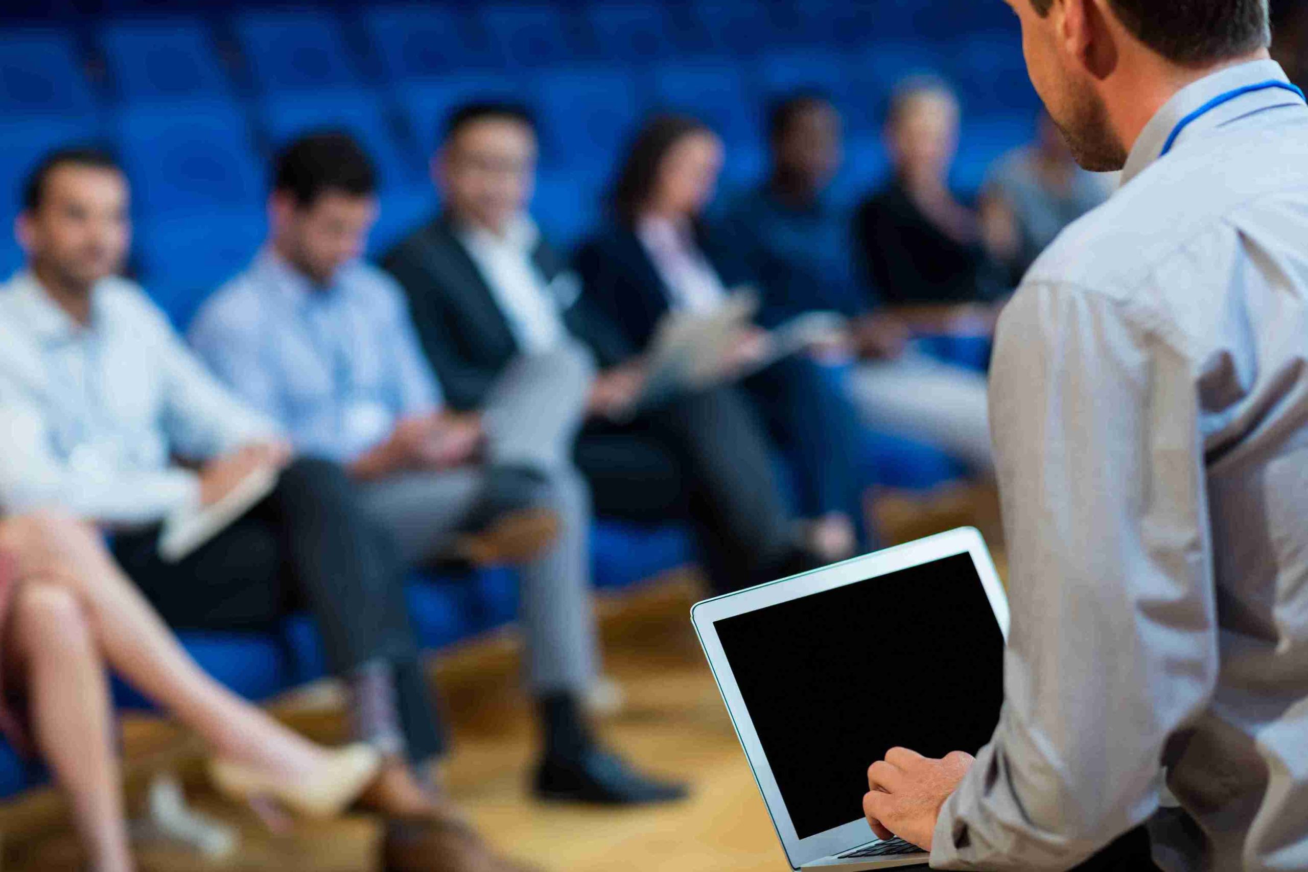 5 Perbedaan Seminar Dan Webinar Yang Harus Anda Tahu Paketseminar